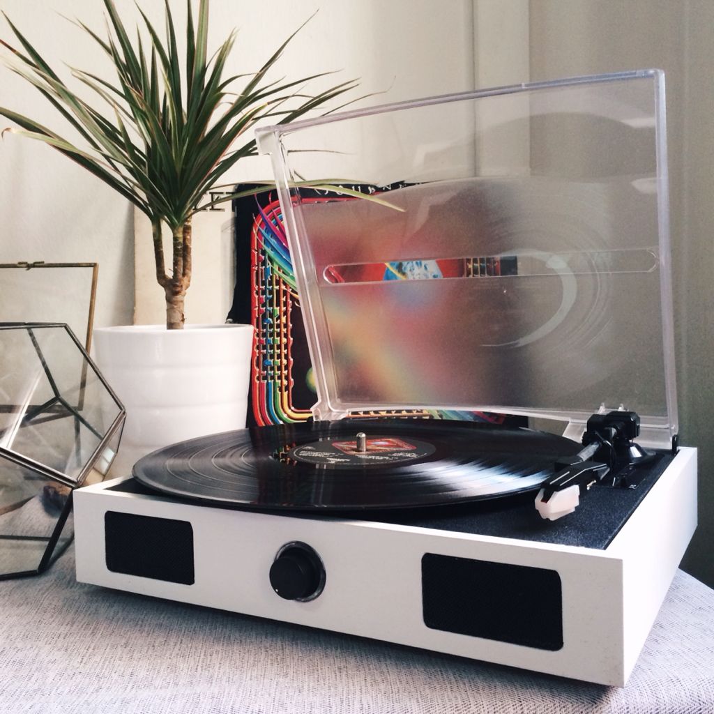 White Vinyl Record Player / Turntable With Built-in Speakers, Audio ...