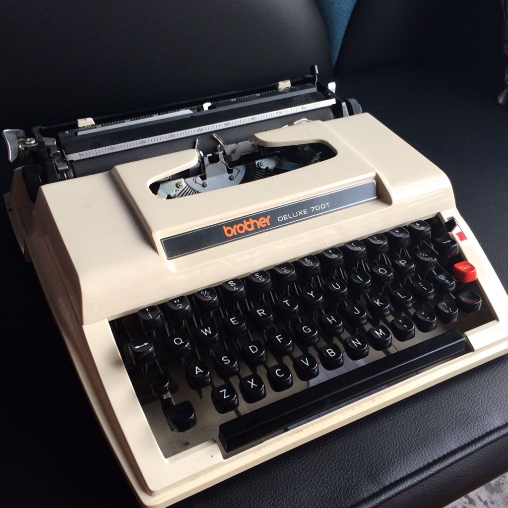 Brother Vintage Typewriter, Vintage & Collectibles on Carousell