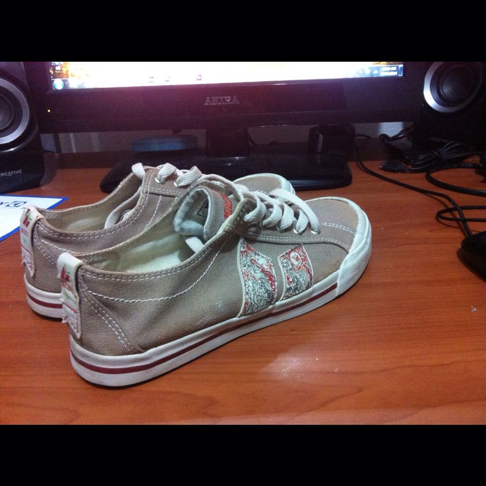 macbeth, Women's Fashion, Footwear, Sneakers on Carousell