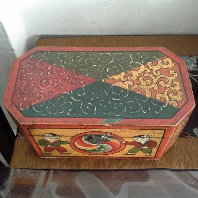 Old Antique Box with children painting. Lovely Display. Made of Wood ...