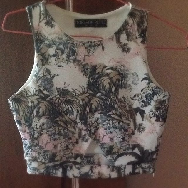 Triangle cut out crop top, Women's Fashion, Tops, Sleeveless on Carousell