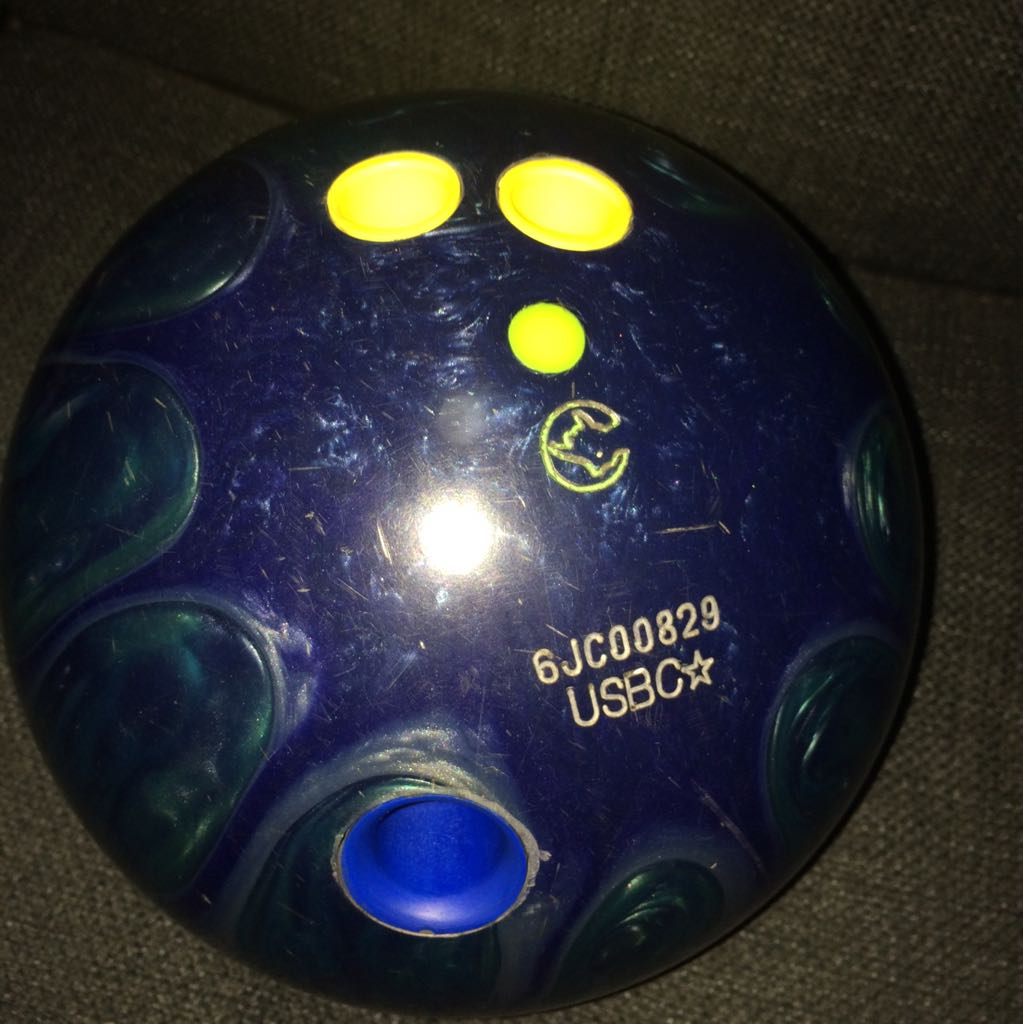 Columbia 300 Jinx 14LBS bowling ball, Sports Equipment, Sports & Games ...