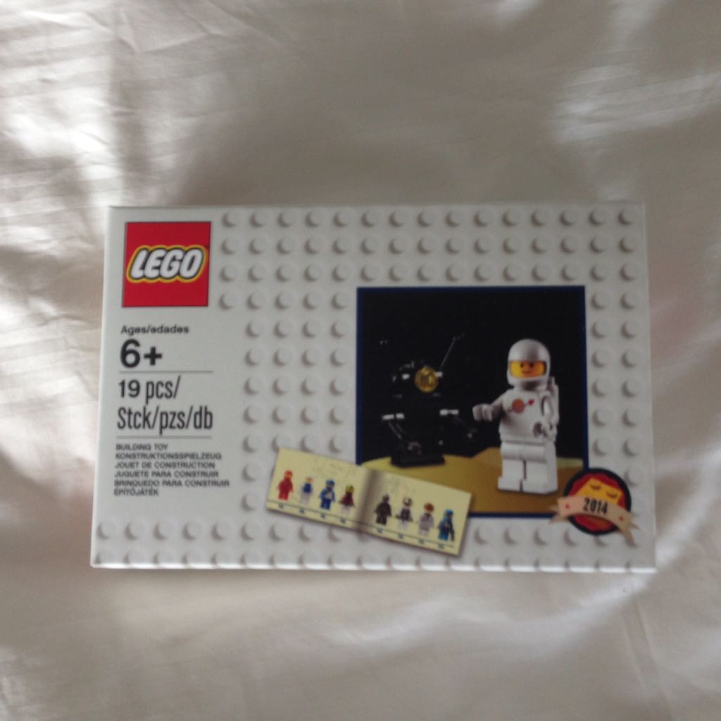 Lego White Classic Spaceman, Hobbies & Toys, Toys & Games on Carousell