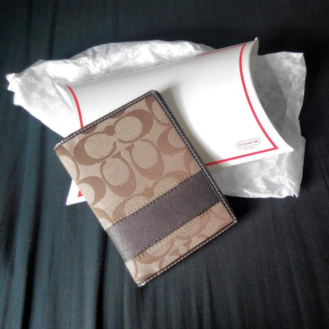 Coach Passport Cover, Luxury, Bags & Wallets on Carousell