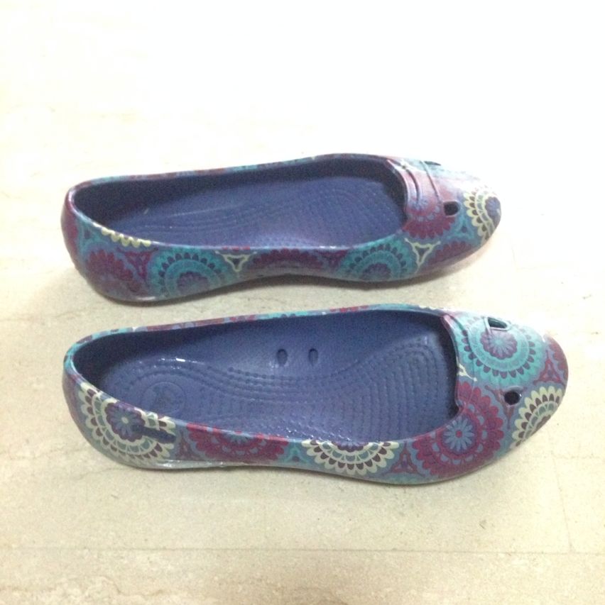 Authentic Crocs shoes!, Women's Fashion, Footwear, Flipflops and Slides ...