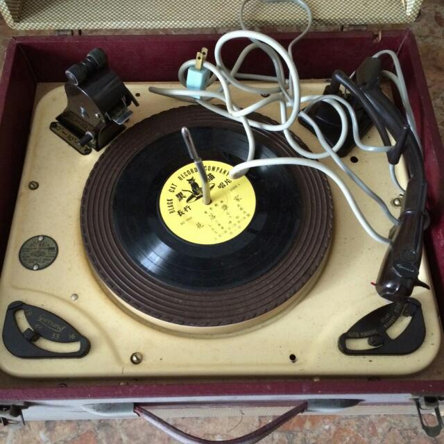 Very Old Record Player, Hobbies & Toys, Memorabilia & Collectibles ...