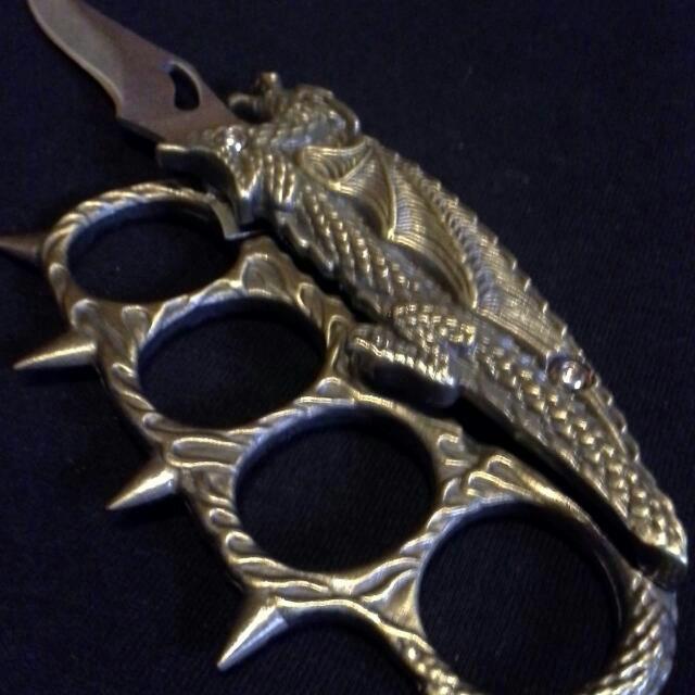 Brass Knuckles With Spikes And Blade
