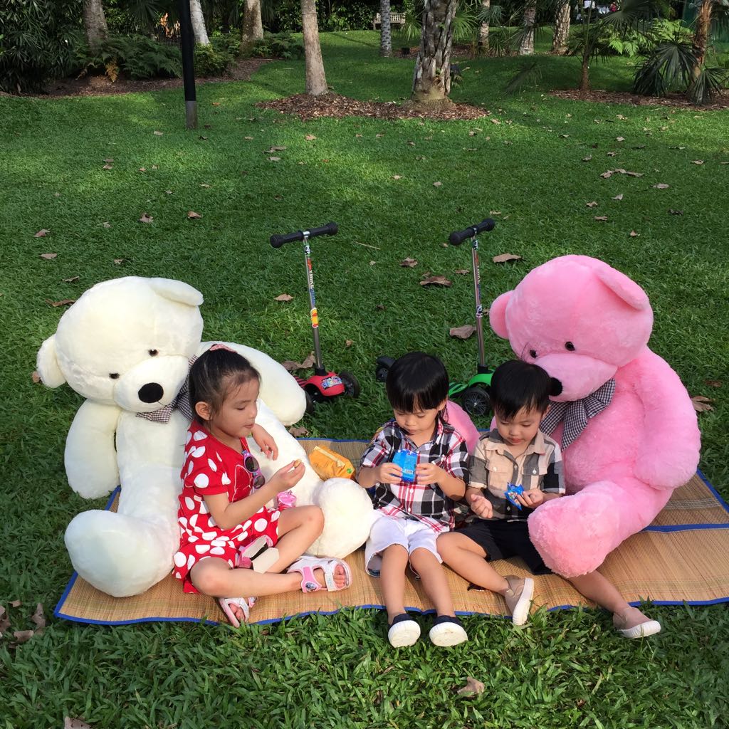 1.2M TALL TEDDY BEAR, Babies & Kids, Babies & Kids Fashion on Carousell