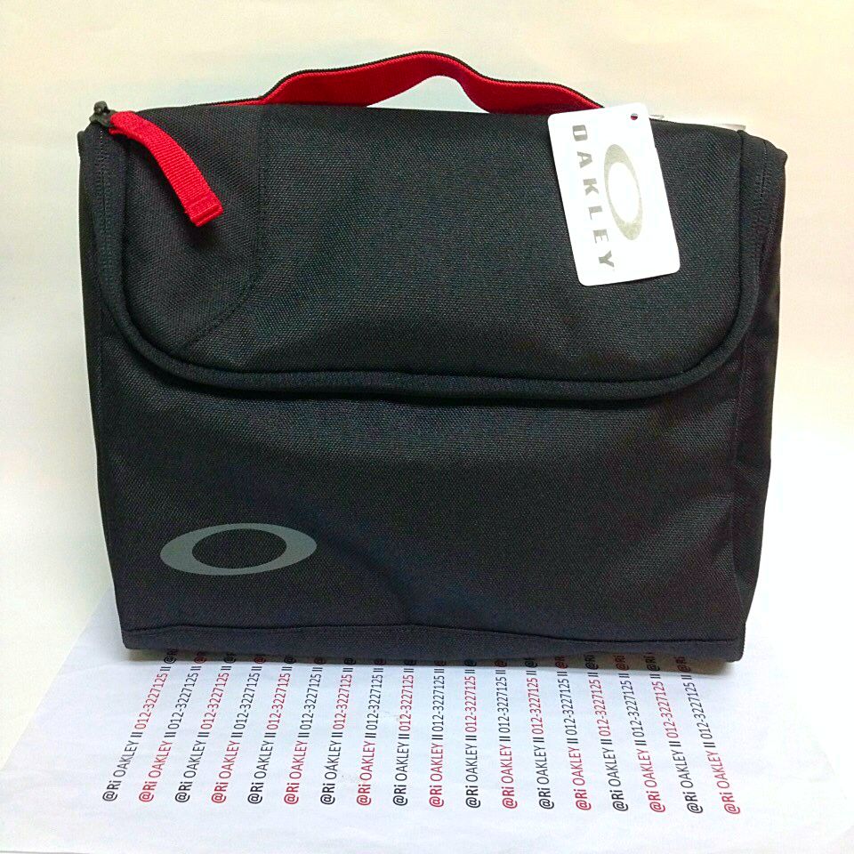 Oakley Body Bag 3.0, Luxury, Bags & Wallets on Carousell