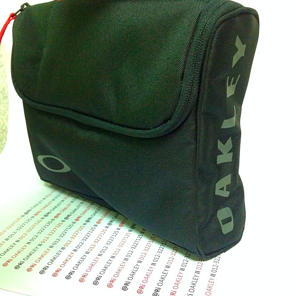 Oakley Body Bag 3.0, Luxury, Bags & Wallets on Carousell