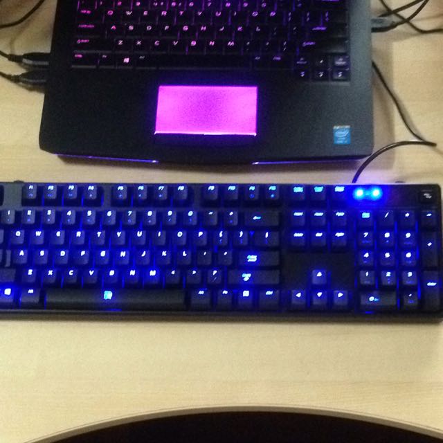 TTesports illuminated Poseidon Z mechanical gaming KeyBoard (Blue ...