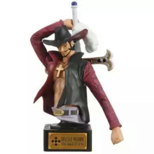One piece - Shichibukai Mihawk - Mini Statue, Hobbies & Toys, Toys ...