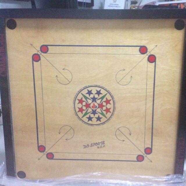 Carrom Board + Counters, Hobbies & Toys, Toys & Games on Carousell