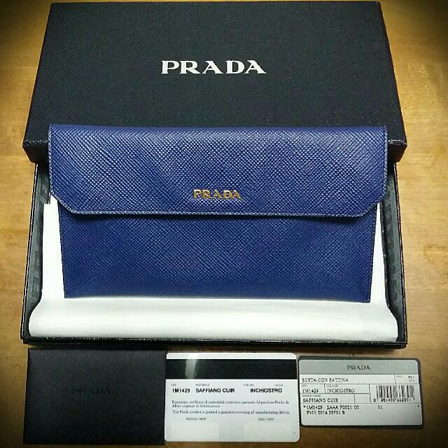 100% authentic prada pouch wallet 1/12/2014 my fren help me both from ...