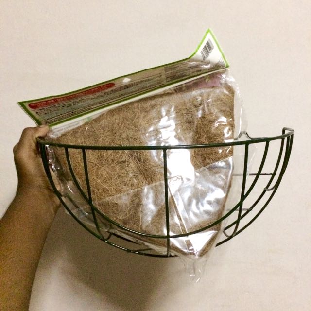 Daiso Hanging Flower Pot Thing, Furniture & Home Living, Gardening ...
