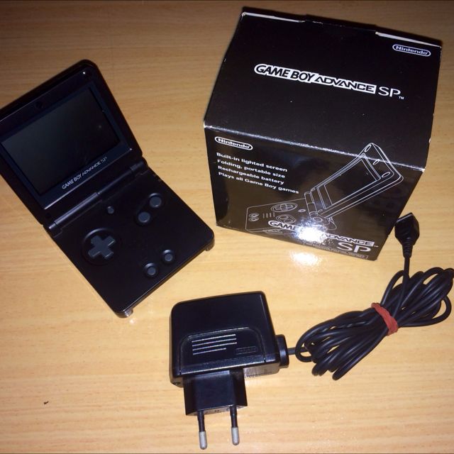 Game Boy Advance SP (Black), Hobbies & Toys, Toys & Games on Carousell