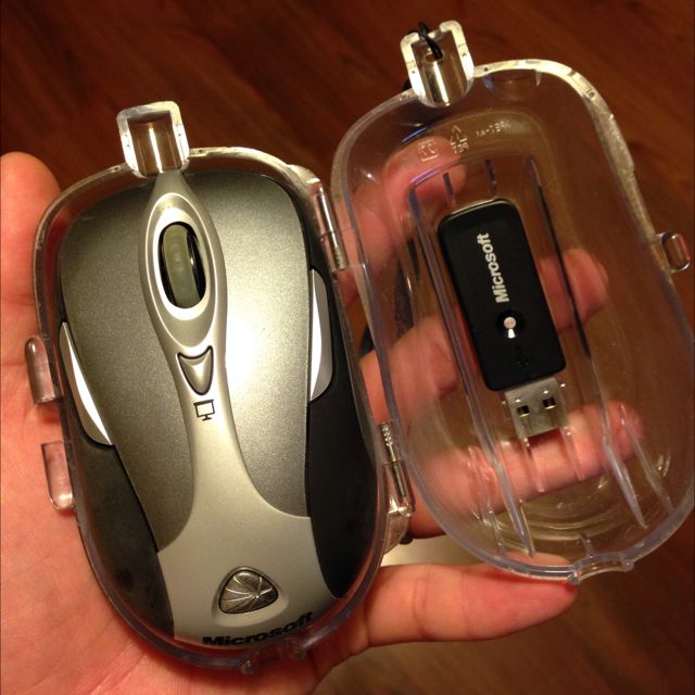 Microsoft Presenter Mouse 8000 (Bluetooth with built-in Laser Pointer ...