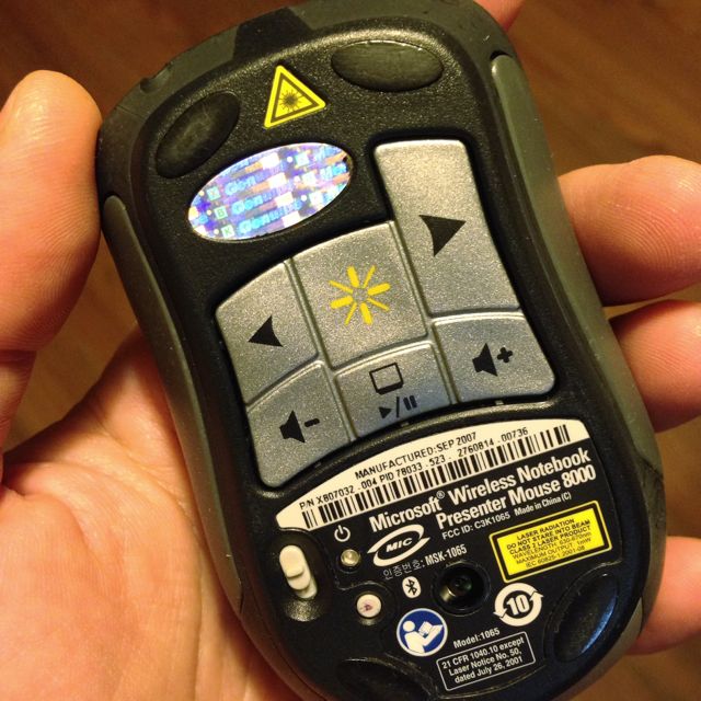 Microsoft Presenter Mouse 8000 (Bluetooth with built-in Laser Pointer ...