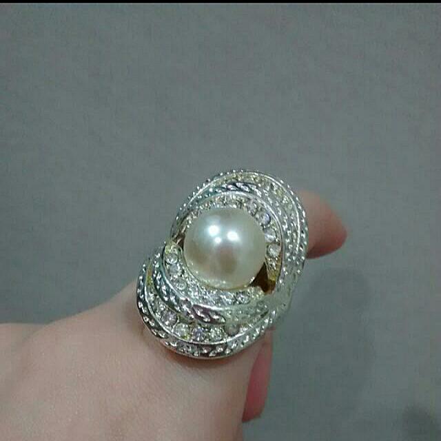 BRAND NEW PEARL DIVA RING , Women's Fashion, Jewelry & Organisers, Body Jewelry on Carousell
