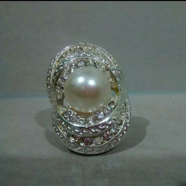 BRAND NEW PEARL DIVA RING , Women's Fashion, Jewelry & Organisers, Body Jewelry on Carousell