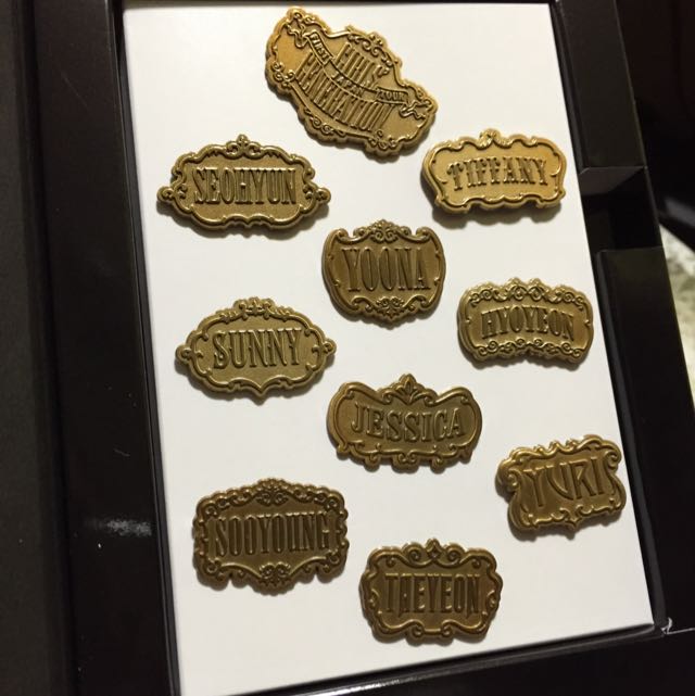 Snsd Japan First Tour Girls Generation Set With Pins And Photo ...