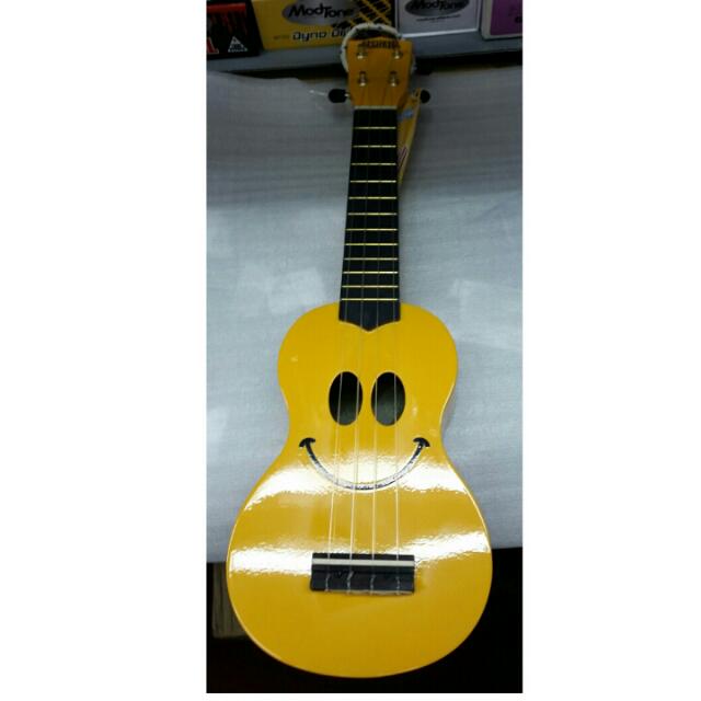 Ukulele smiley face, Hobbies & Toys, Music & Media, Musical Instruments ...