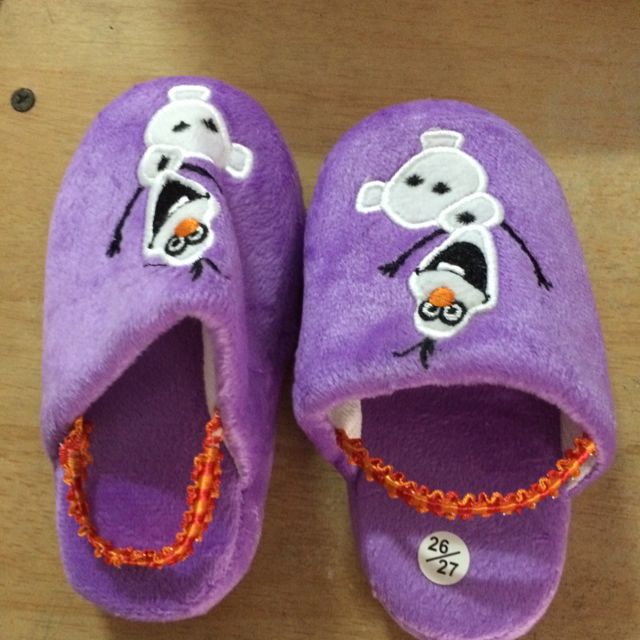 Olaf Slipper, Babies & Kids, Babies & Kids Fashion on Carousell