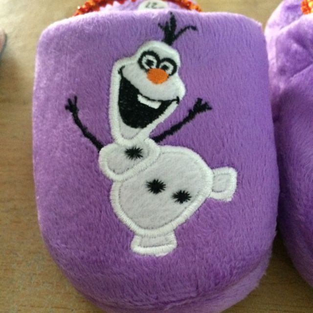 Olaf Slipper, Babies & Kids, Babies & Kids Fashion on Carousell