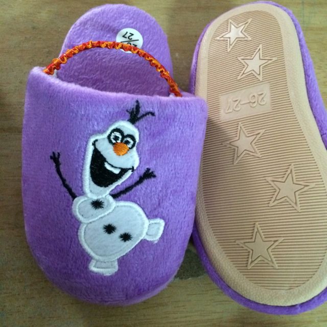 Olaf Slipper, Babies & Kids, Babies & Kids Fashion on Carousell
