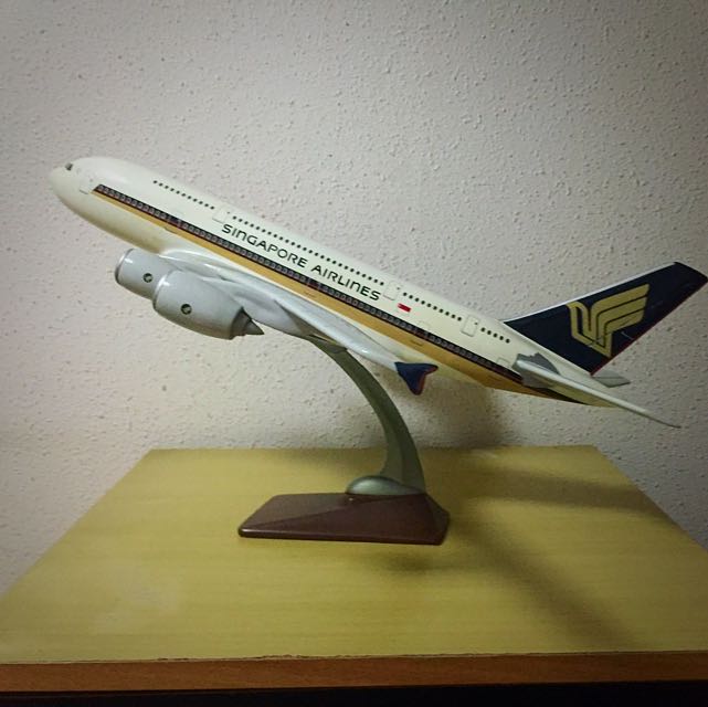 Singapore Airlines Ceramic Plane Model, Hobbies & Toys, Toys & Games on ...