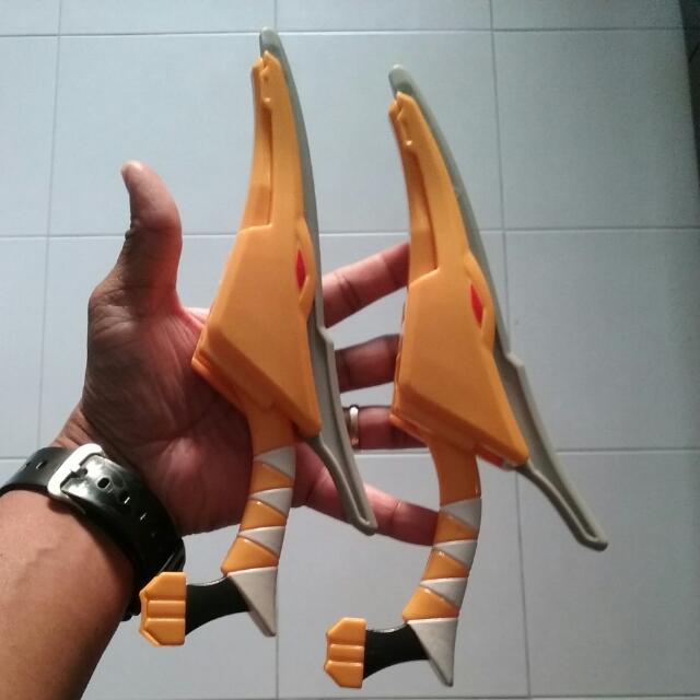 Dino Thunder Tricera Shield and Ptera Grips, Hobbies & Toys, Toys ...