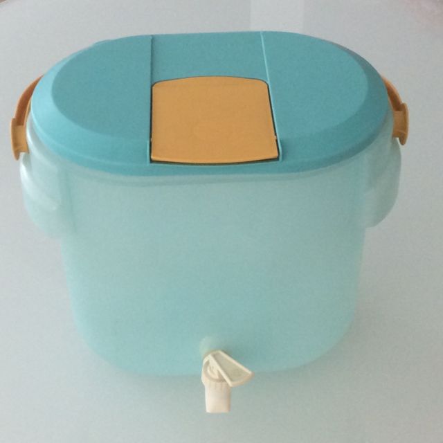 Tupperware Water Cooler, TV & Home Appliances, Kitchen Appliances ...