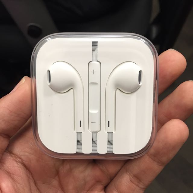 Apple EarPods with Remote and Mic, Computers & Tech, Parts ...