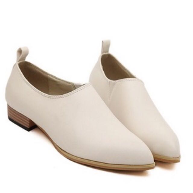 Classy Classic White Court Shoes, Women's Fashion, Footwear, Sneakers ...