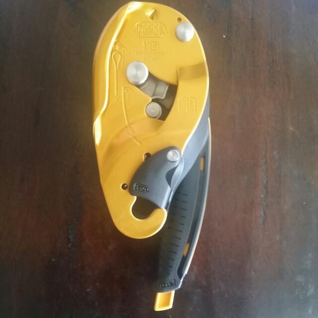 Petzl i'D, Sports Equipment, Hiking & Camping on Carousell