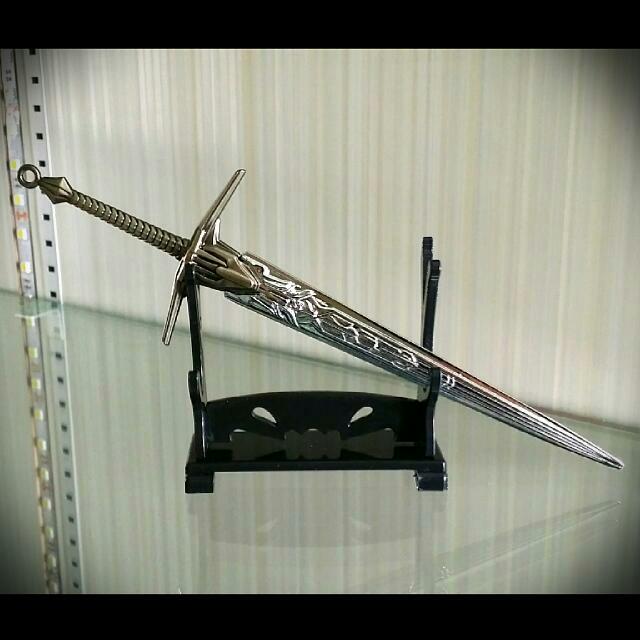 TF4 AOE Optimus Sword of Judgement die-cast Brand New, Hobbies & Toys ...