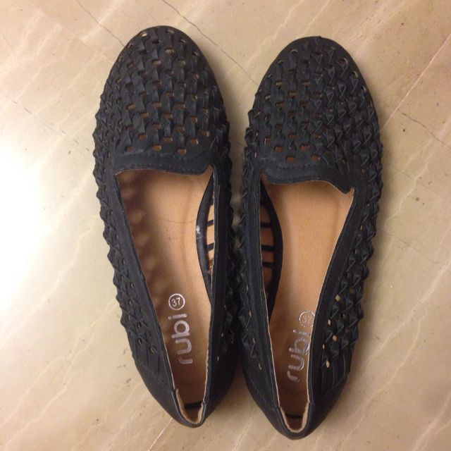 BRAND NEW Black Rubi Flats, Women's Fashion, Footwear, Flats on Carousell