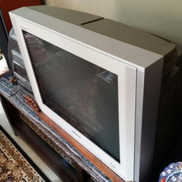 Samsung Plano TV, Furniture & Home Living, Furniture, TV Consoles on ...