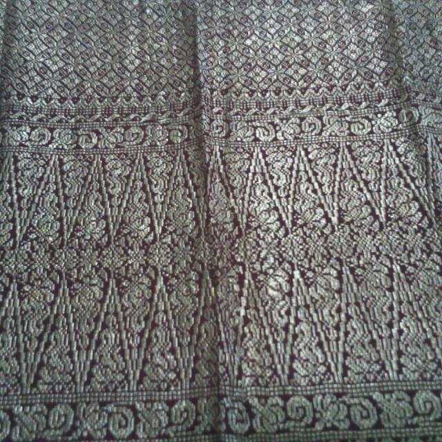 Antique Sarawak Kain Songket Emas (Heavy), Furniture & Home Living ...