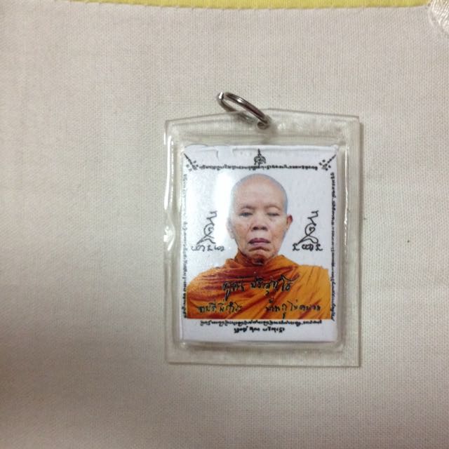 Lp koon roon tai locket with monk robe, Hobbies & Toys, Memorabilia ...