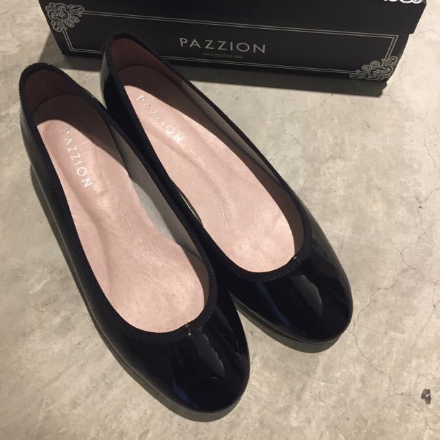 Pazzion Shoe, Women's Fashion, Footwear, Flats on Carousell