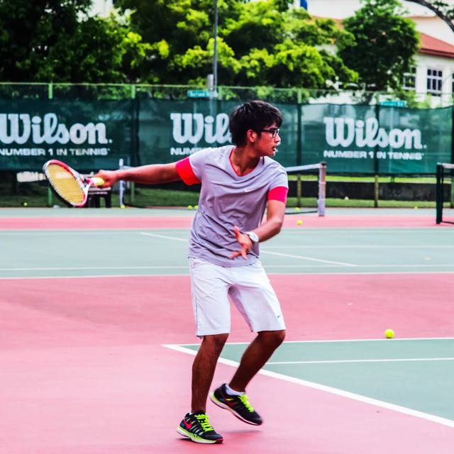 Wilson Steam 99s Tennis Racket, Sports Equipment, Sports & Games ...