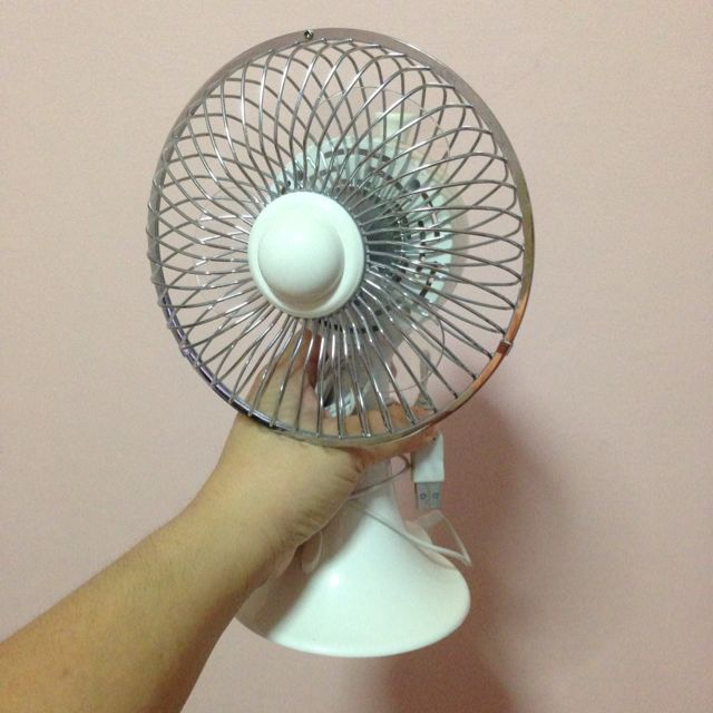 USB Desk fan, Everything Else on Carousell