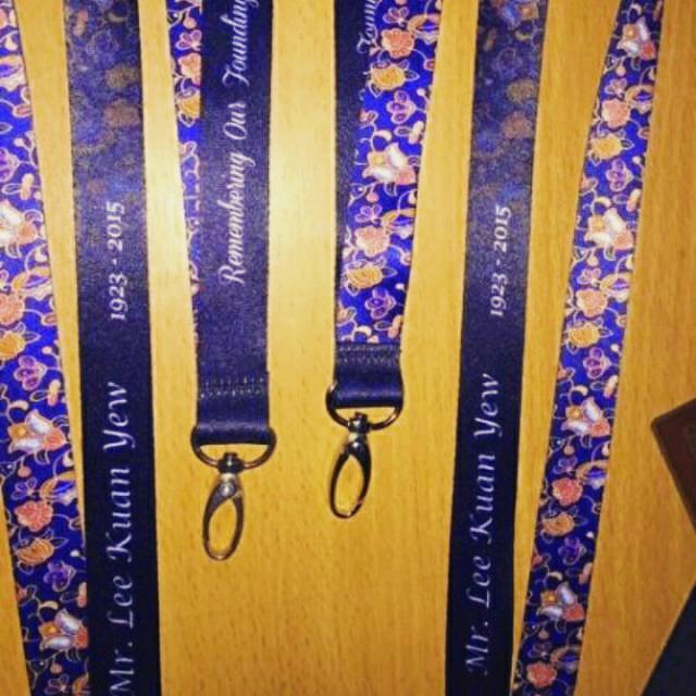 SQ Batik W LKY Memorial Lanyard, Sports Equipment, Exercise & Fitness ...