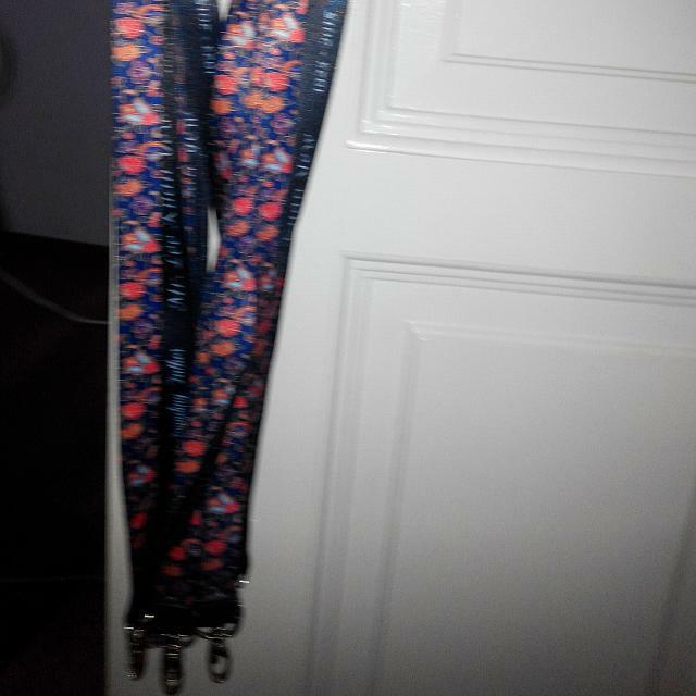 SQ Batik W LKY Memorial Lanyard, Sports Equipment, Exercise & Fitness ...