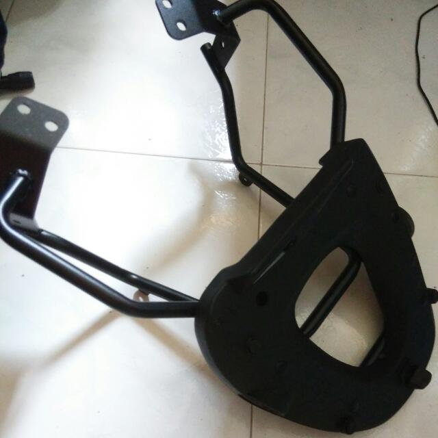ktm duke 200 GIVI bracket + GIVI base plate, Car Accessories on Carousell