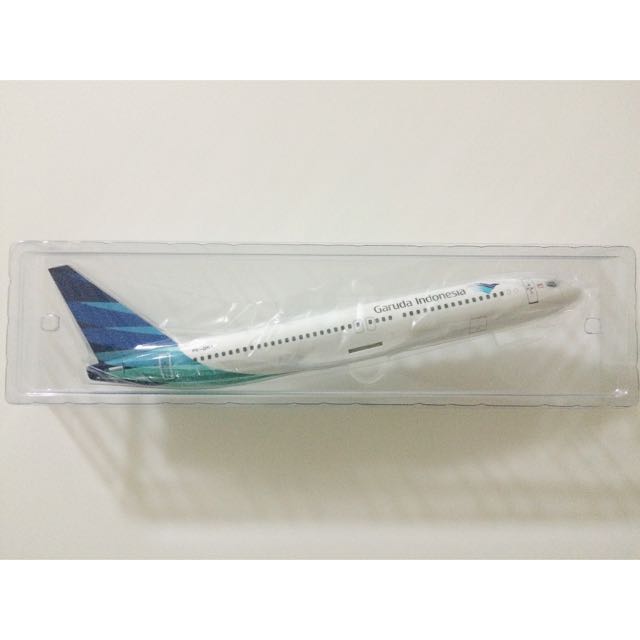 Official Garuda Indonesia Boeing 737-800, Hobbies & Toys, Toys & Games ...