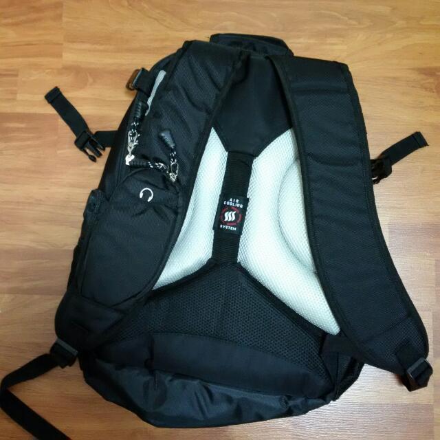 G.H. Bass & Company Backpack, Men's Fashion, Bags, Backpacks on Carousell
