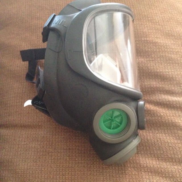 Scott Safety M98 Gas Mask, Everything Else on Carousell