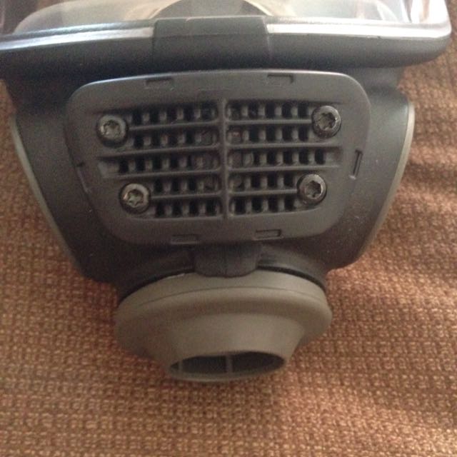 Scott Safety M98 Gas Mask, Everything Else on Carousell